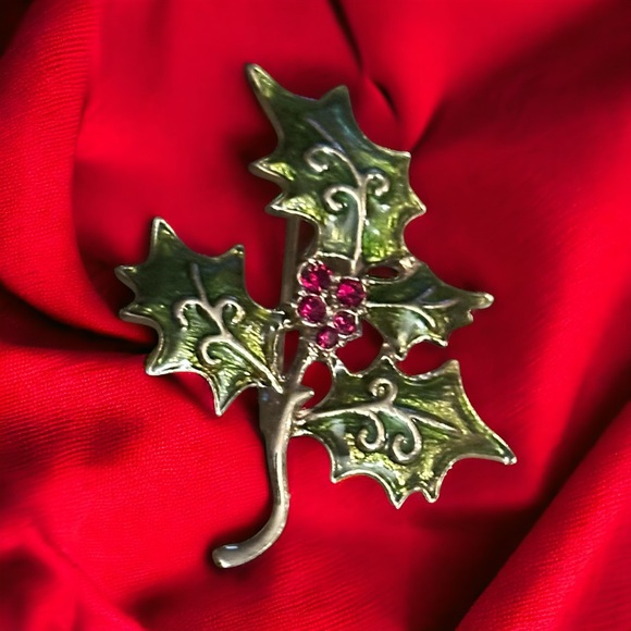 Vintage | Jewelry | Vintage Christmas Holly Leaves And Berries Brooch ...